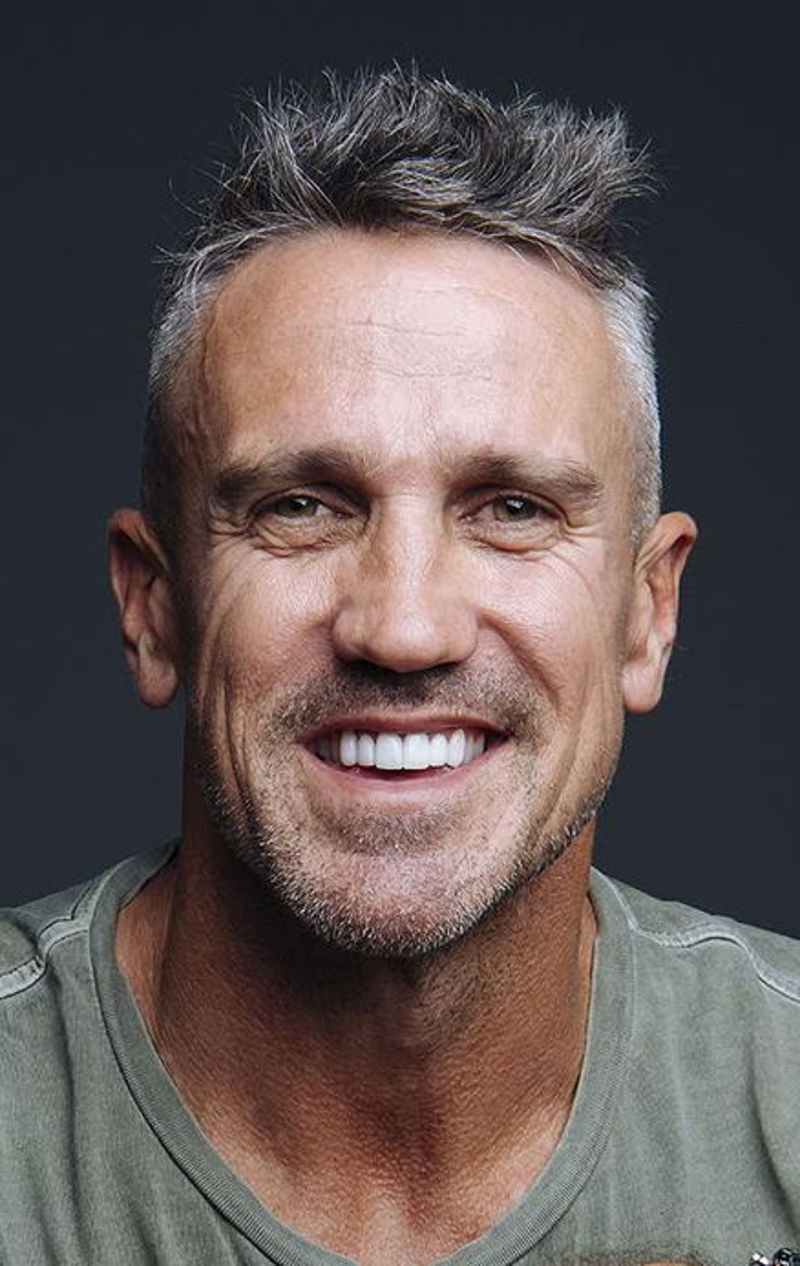 A PRESENTER Lee | Glass Management